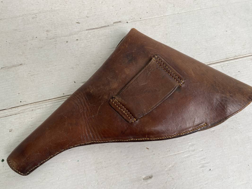 Etui Revolver Webley MKV cuir fauve - Ventes d'antiquités militaires ...