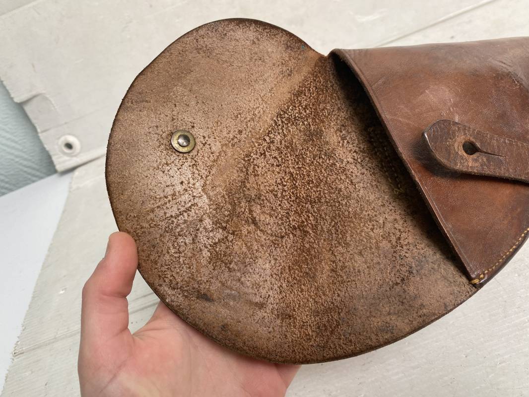 Etui Revolver Webley MKV cuir fauve - Ventes d'antiquités militaires ...
