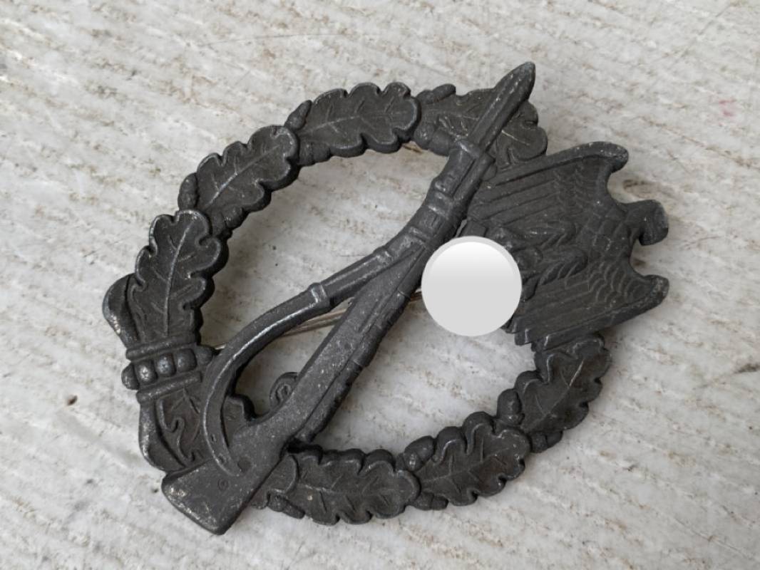 Heer badge assaut infanterie - Ventes d'antiquités militaires : Royal ...