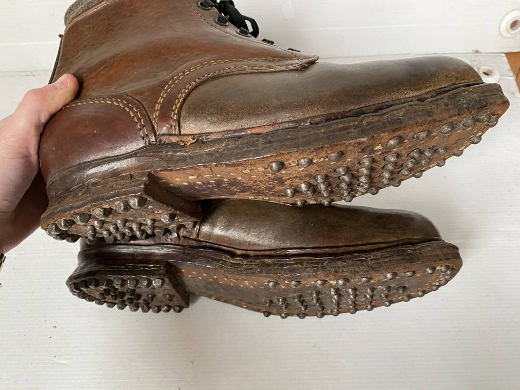 WH Paire de Brodequins cloutés de Montagne Rbnr - Ventes d'antiquités ...